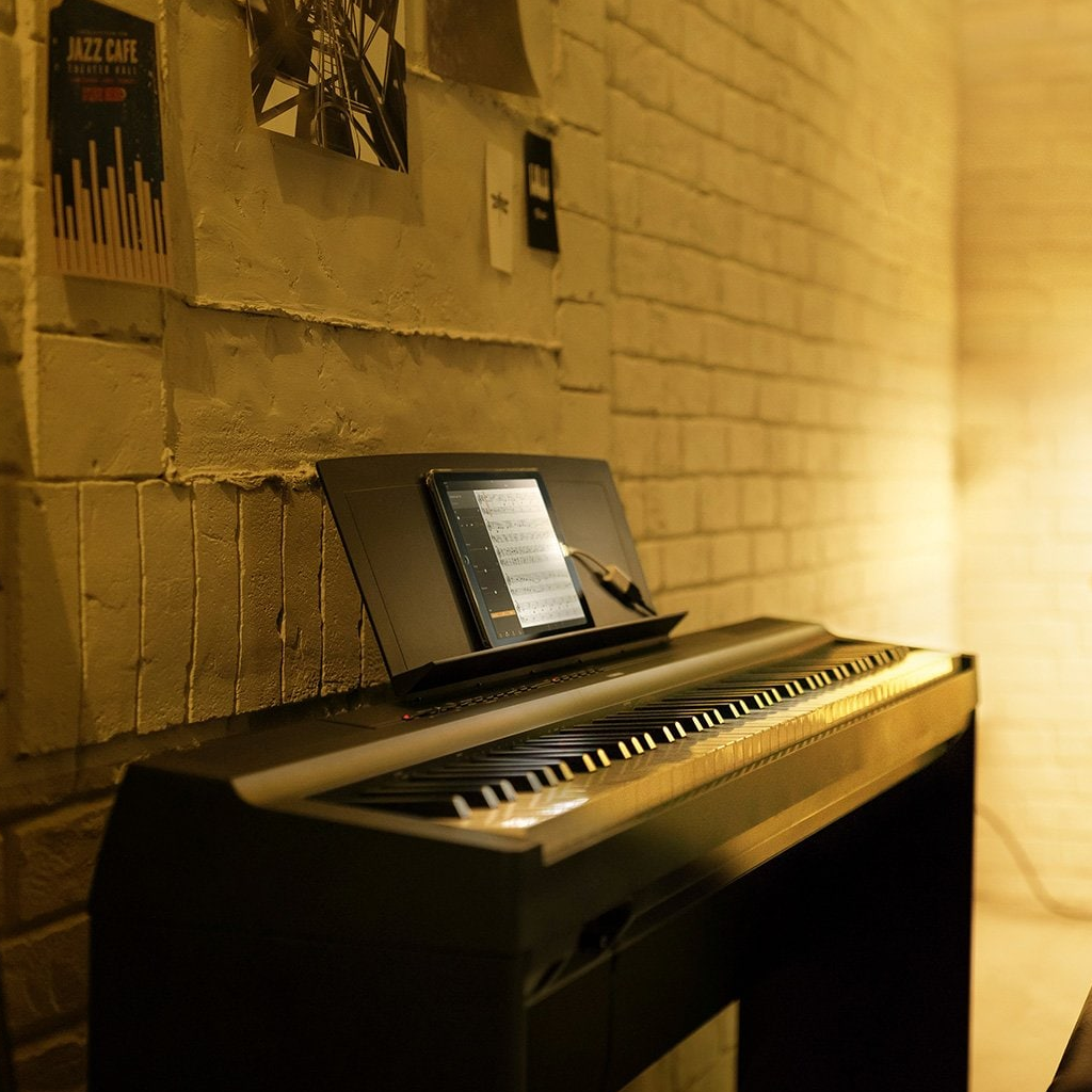 Pianos Digitales (con mueble) – Dplay